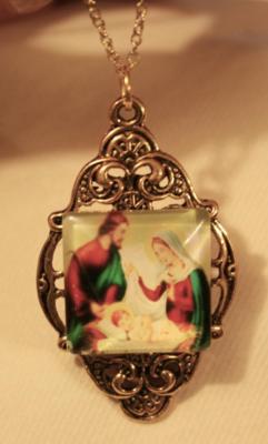 Lovely Swirl Beaded Maroon Accents Nativity of Jesus Cameo Medal Goldtn ...