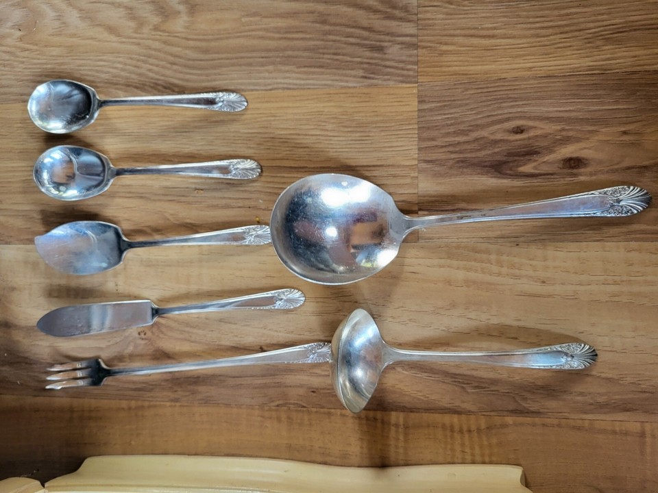 Vintage 69 Piece Crown Silverplate Radiance 1939 Silverware Flatware ...