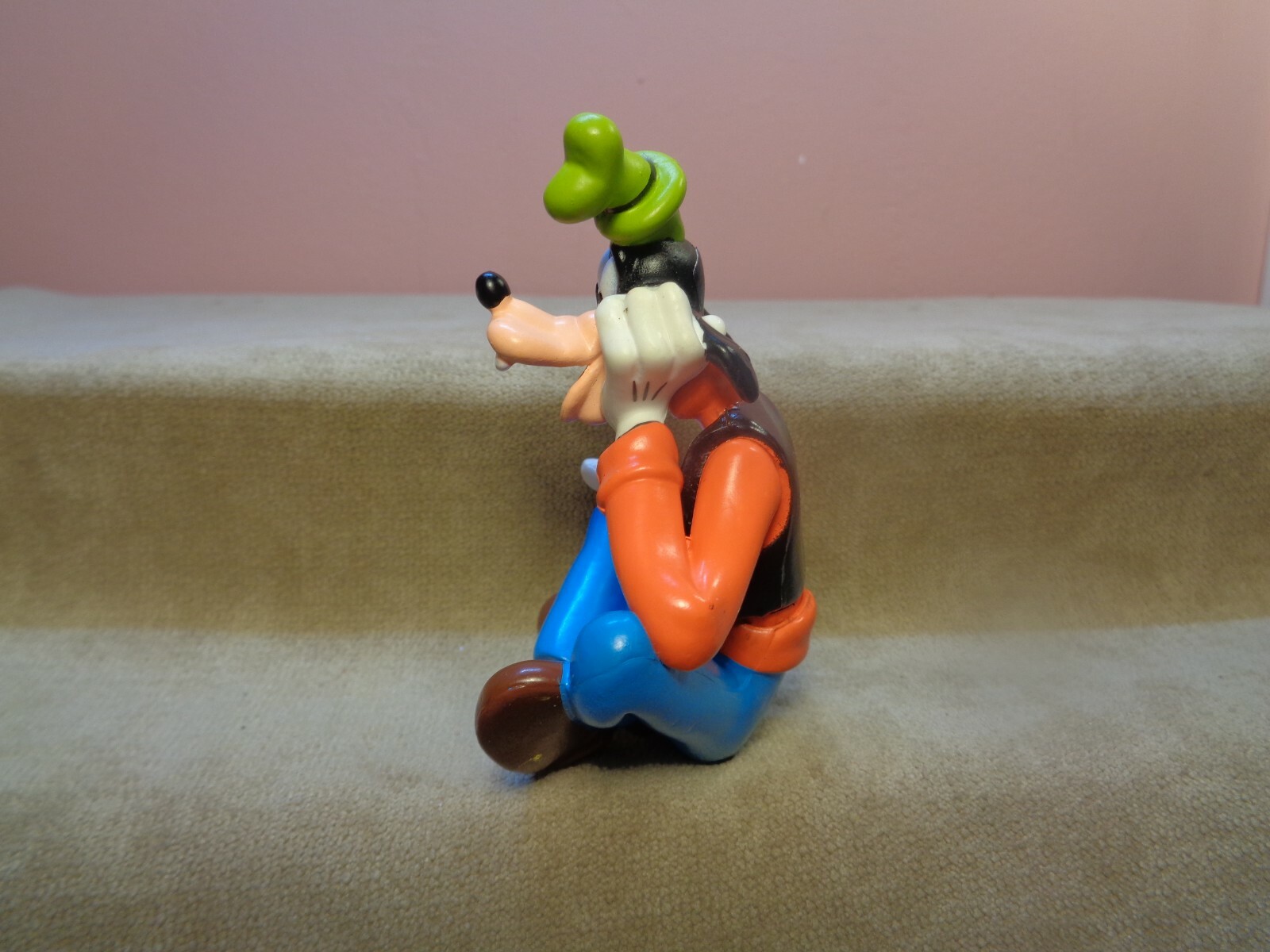 DISNEY GOOFY SITTING CROSSED LEGS 3.5” PVC FIGURE (DIS215) | eBay
