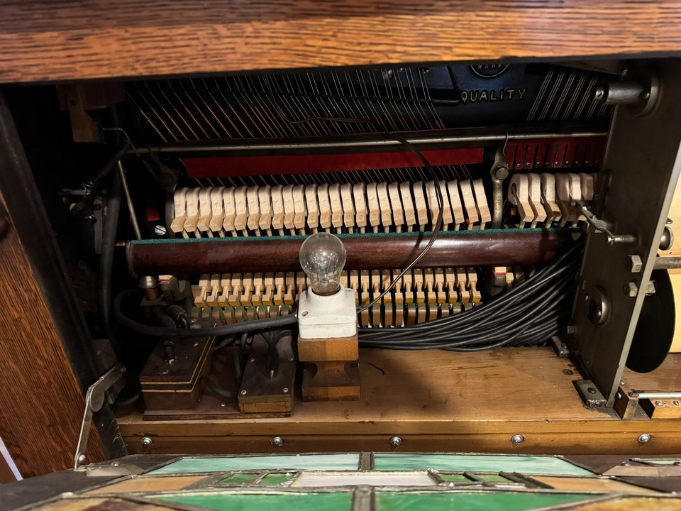 Wurlitzer Nickelodeon Player Piano Oak - Wurlitzer Style I, case design ...