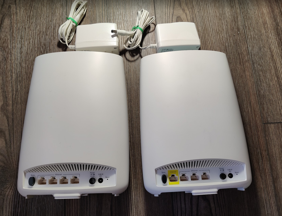 Netgear Orbi AC3000 Tri-Band RBR50v2 Router & RBS50v2 Satellite ...