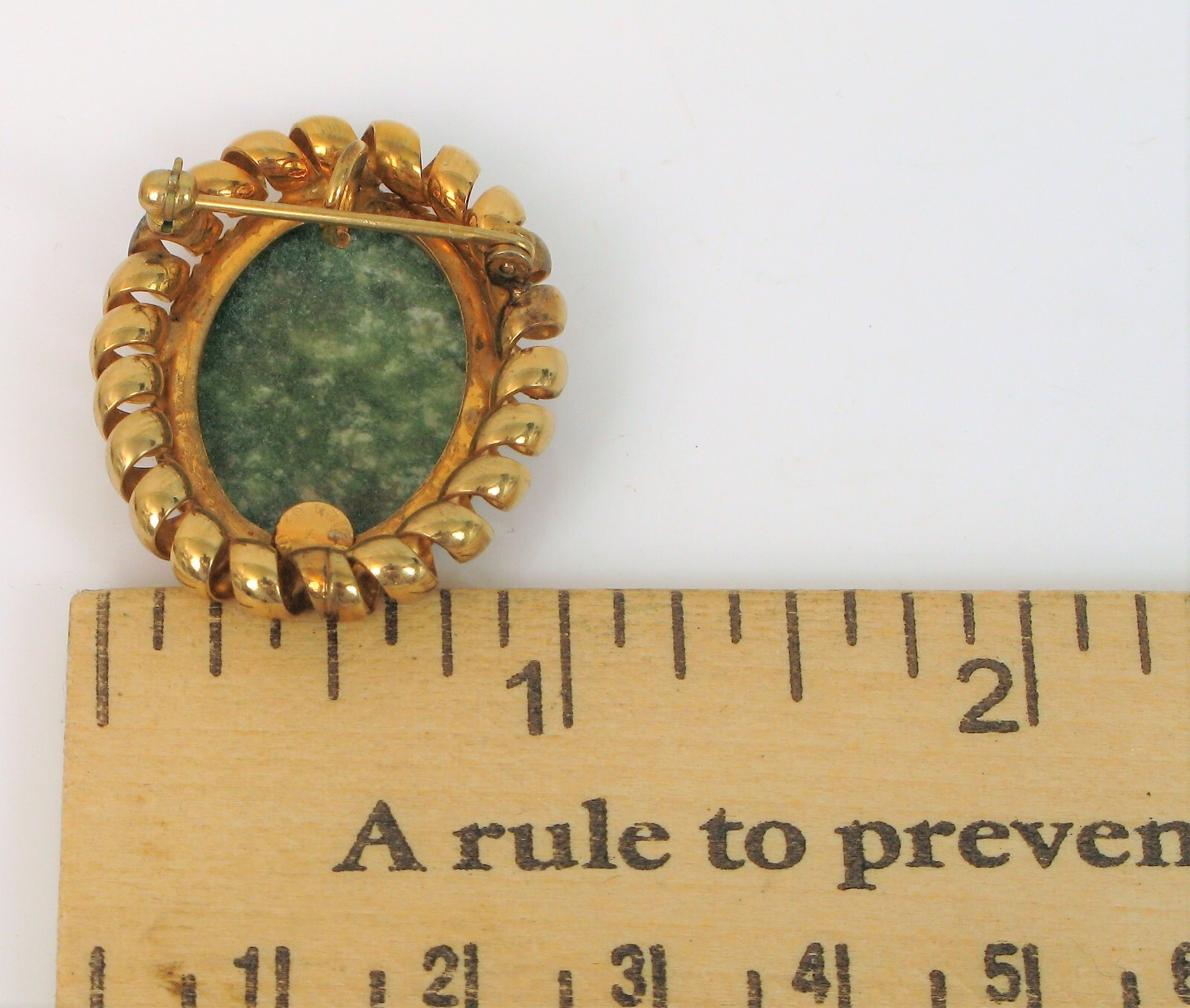 VTG DESIGNER SIGNED YELLOW GOLD TONE GREEN STONE JADEITE JADE ? SWIRL ...