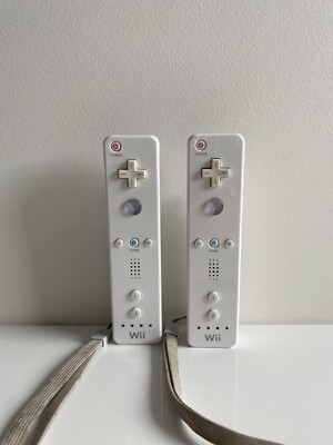 2 Nintendo Wii Remotes White | eBay