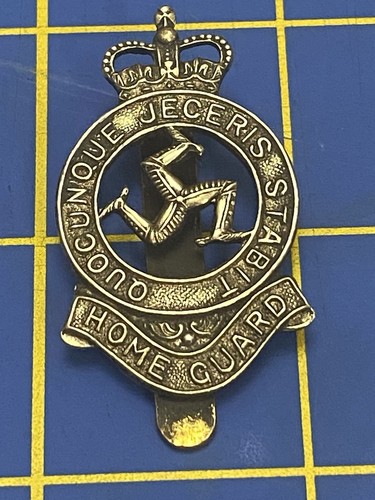 WW2 ISLE OF MAN HOME GUARD HAT BADGE TRISKELION BADGE "OUOCUNQUE ...