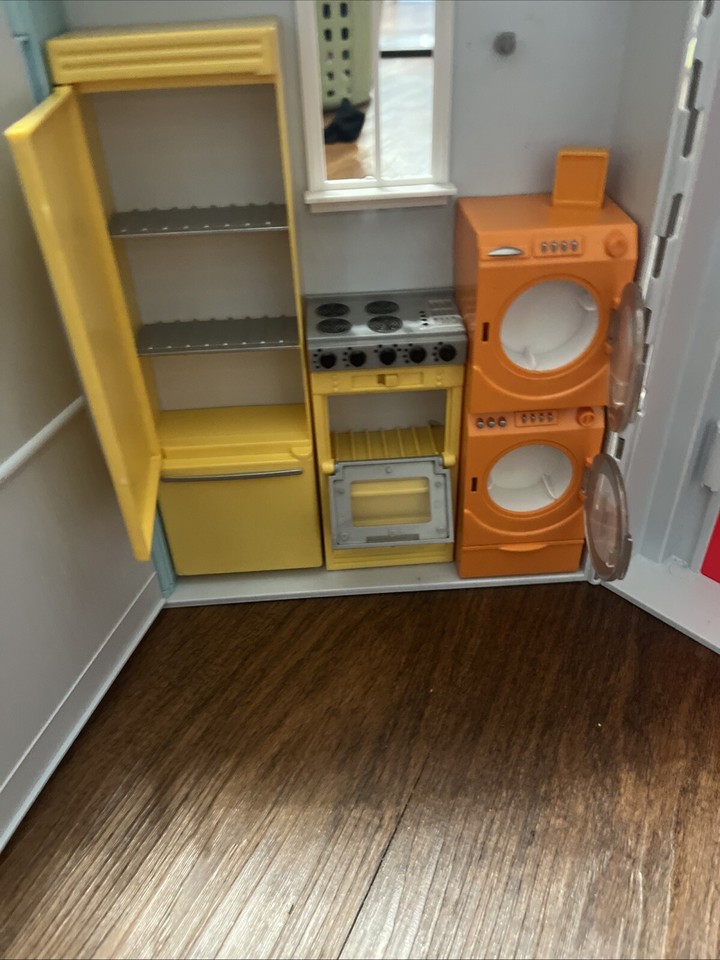 Vintage Barbie Totally Real Fold- Up Doll House Mattel 2005 WORKS READ ...
