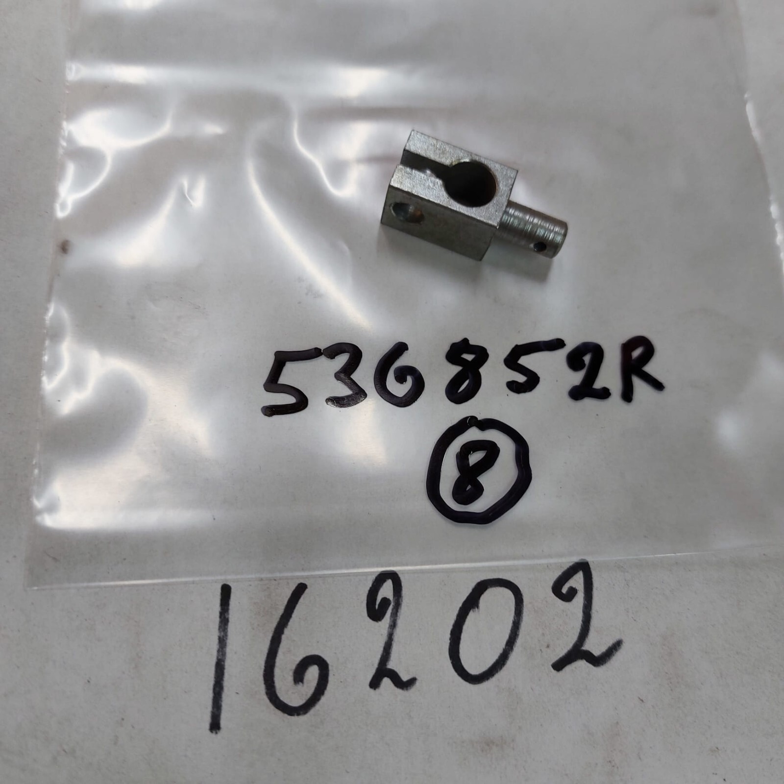 NEW NOS TRACTOR PARTS 536852R1 CLAMP Case IH 484, 885, 2400, 2500, 584 ...