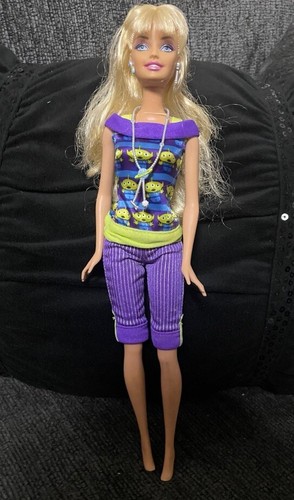 Toy Story Barbie doll, Disney Pixar Toy Story 3 Barbie Loves Alien ...