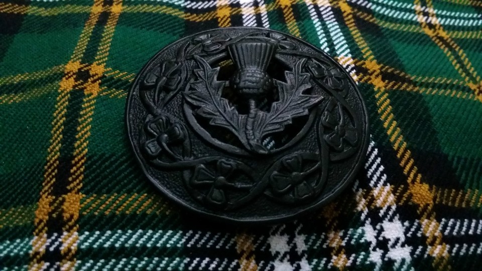 Scottish Fly Plaid Brooch Thistle Crest Black Finish 3"/Kilt Fly Palin ...