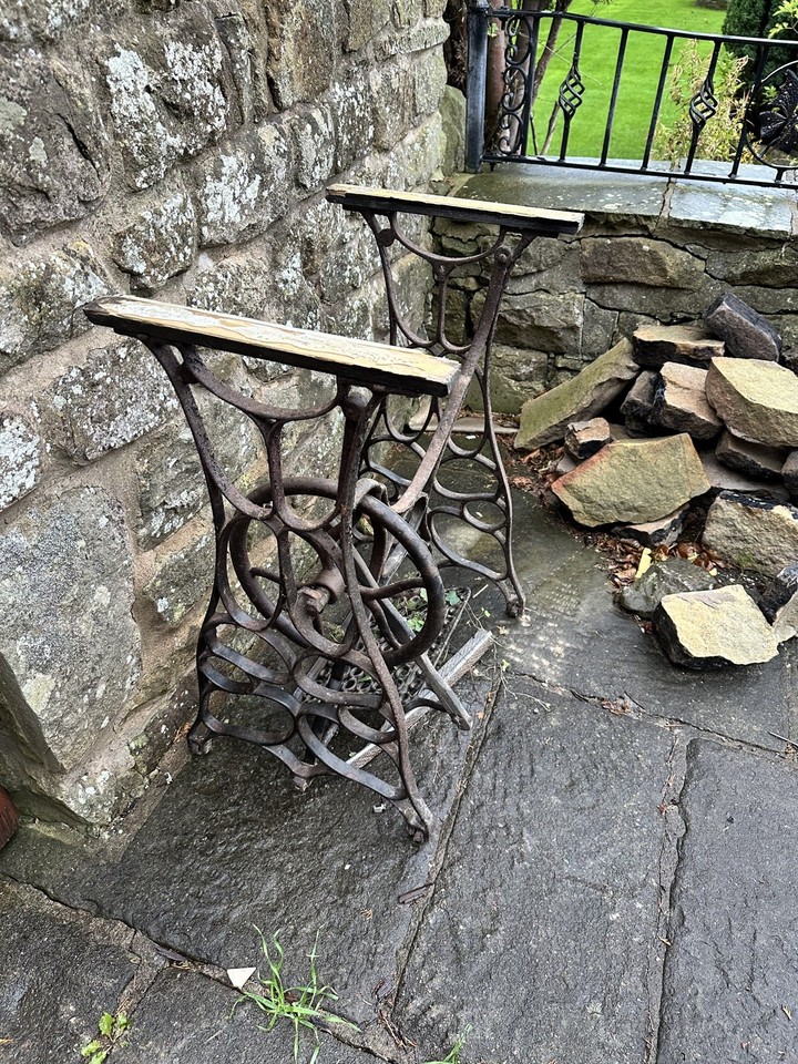 The Royal Ruby Singer Sewing Machine with Case | eBay UK