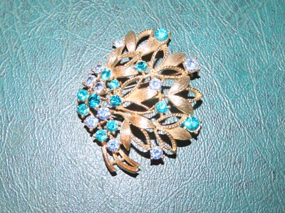 LISNER PIN BROOCH GOLD TONE RHINESTONES Vtg SIGNED | eBay
