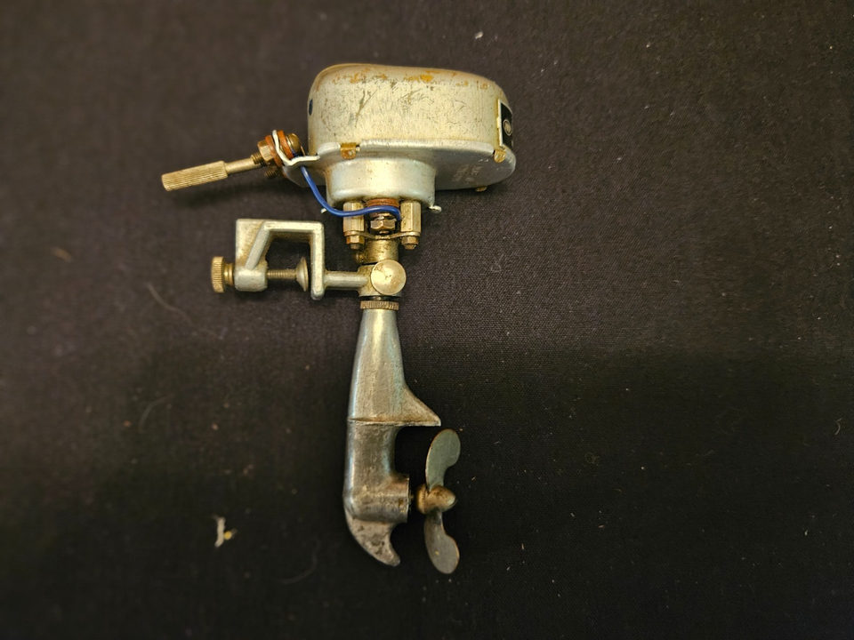 VINTAGE IMP INTERNATIONAL MODELS INC. MINIATURE MODEL BOAT OUTBOARD ...
