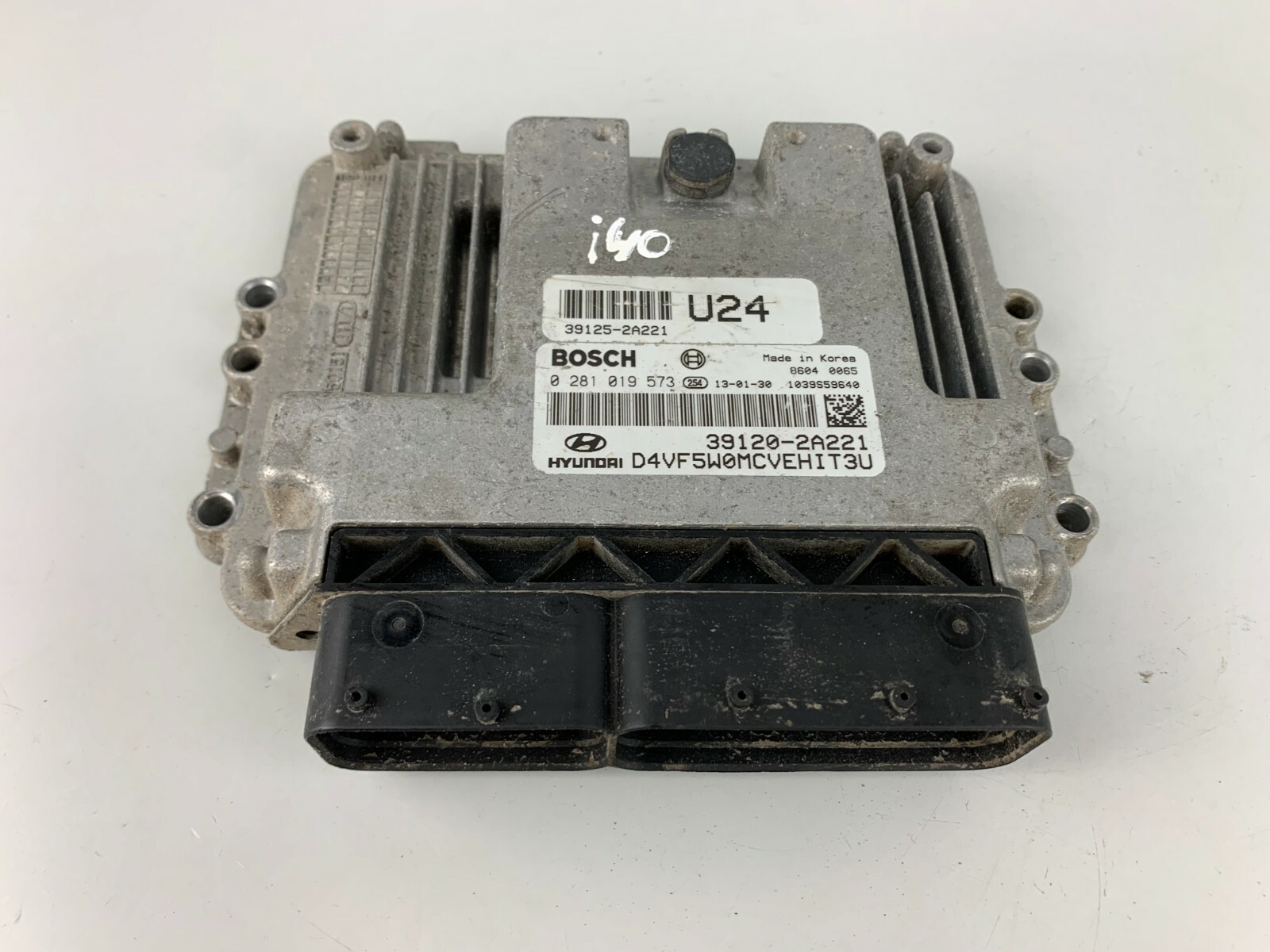 2013 Hyundai i40 Engine Control Computer Module Unit ECU 39125-2A221 ...