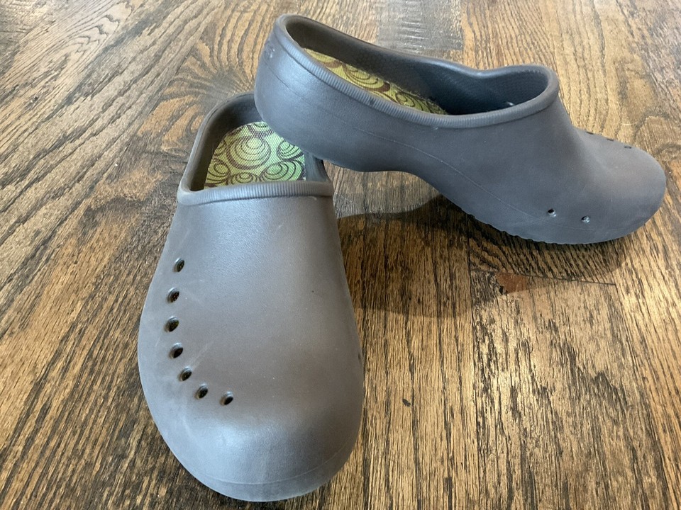 Crocs Slip On Clog Brown Closed Toe Mule Sandals Women's US Size 7 ...