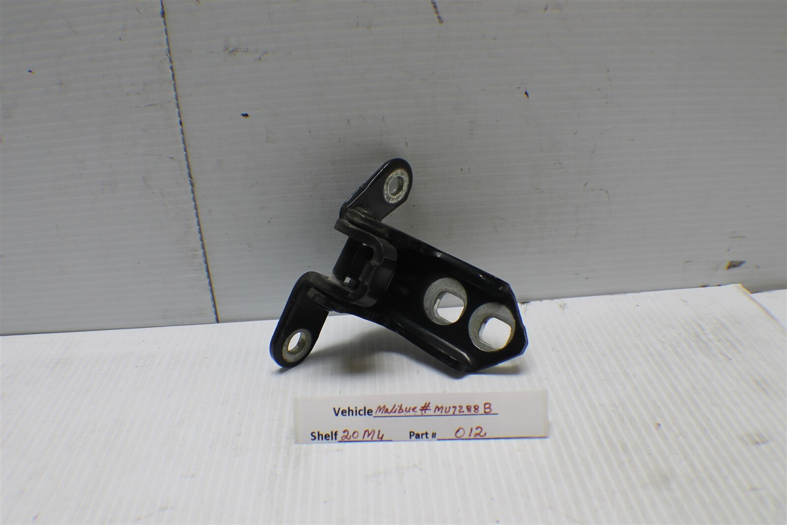 2010 Chevrolet Malibu Rear Door Lock Striker Hinges 20777165 OEM 11 ...