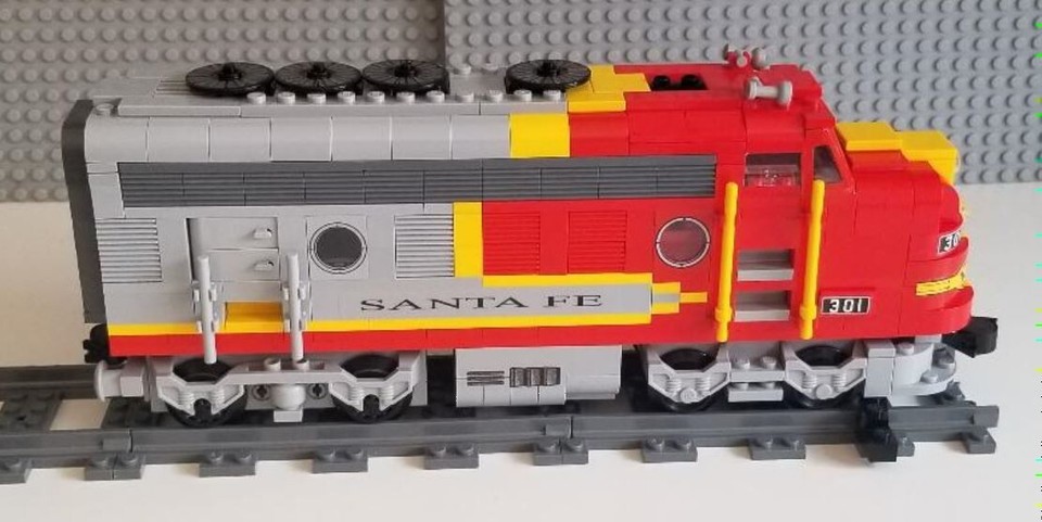 Custom Train Santa Fe F7 Engine A & B Units Red -PLEASE READ ITEM ...