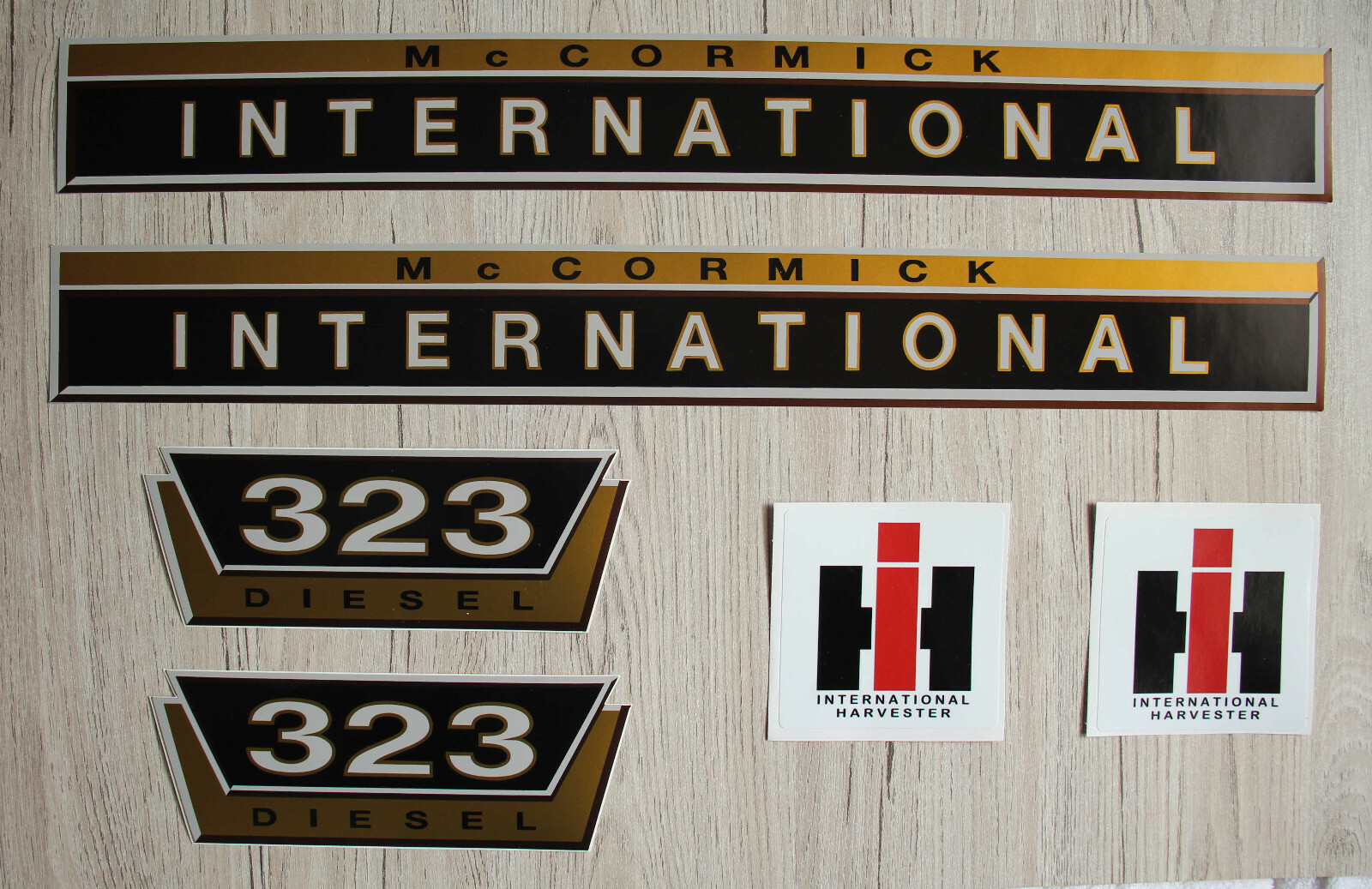 IHC / Mc Cormick Aufkleber international 323 Gold Logo Emblem Sticker ...