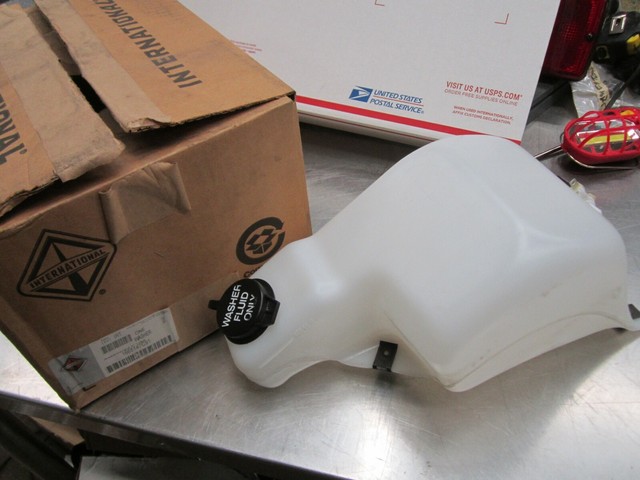 International Windshield Washer Reservoir With Pump 1665147C91 for sale ...