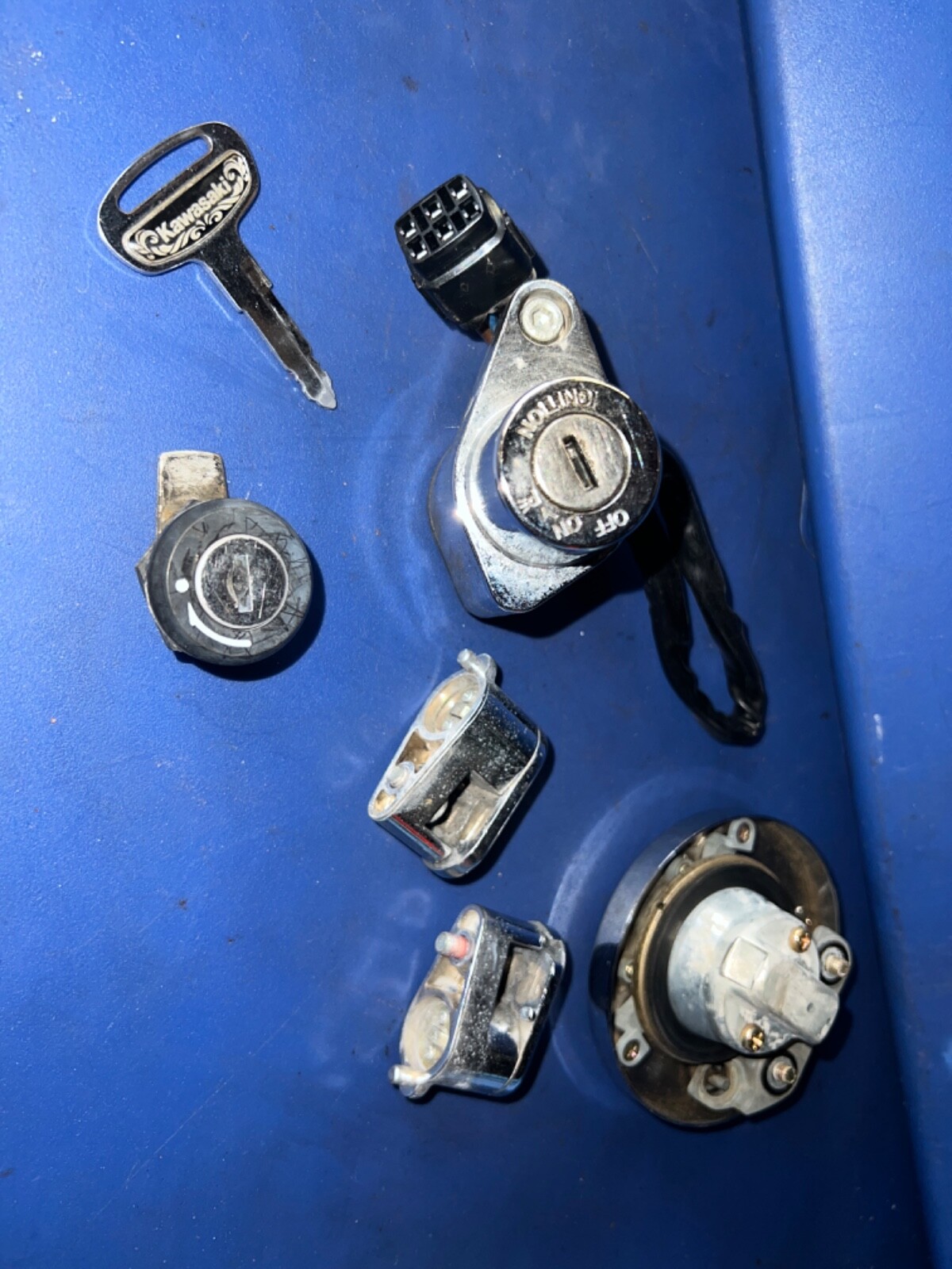 2002 Kawasaki Vulcan 1500 VN1500 Classic Ignition Fuel Gas Cap Key Lock ...