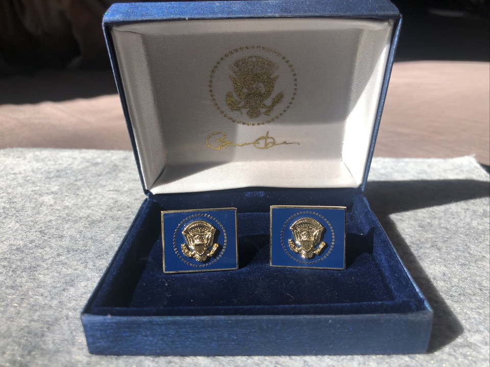 Obama presidential seal cufflinks (first Presidential Cufflinks to be ...