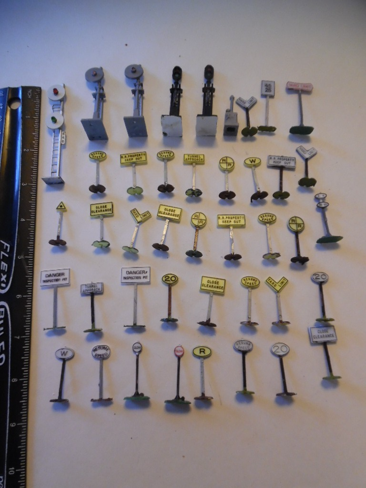 40 Piece HO Scale Railroad Right of Way Signs – Hand-Painted Diorama ...