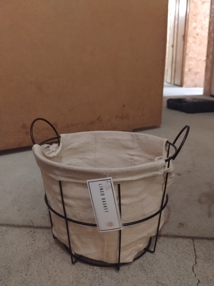 Set Of 9 Wire Baskets With Handles And A Linen Lining | eBay