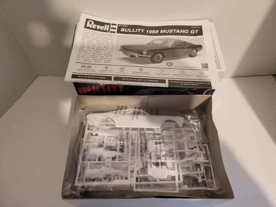 R E V E L L 1/25 Steve McQueen Bullet 1968 Mustang GT Plastic Model Kit ...