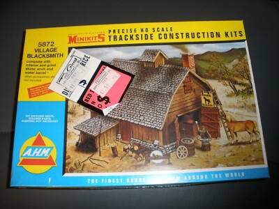 AHM Minikits Trackside Construction Kits #5872 HO scale “Village ...