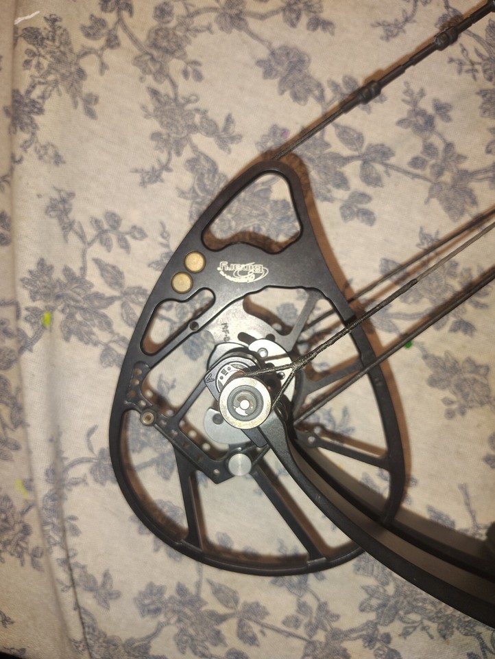 BOWTECH RH SR6 70# DRAW WEIGHT 29 IN DRAW BLACK FULLY LOADED UP TO 352 ...