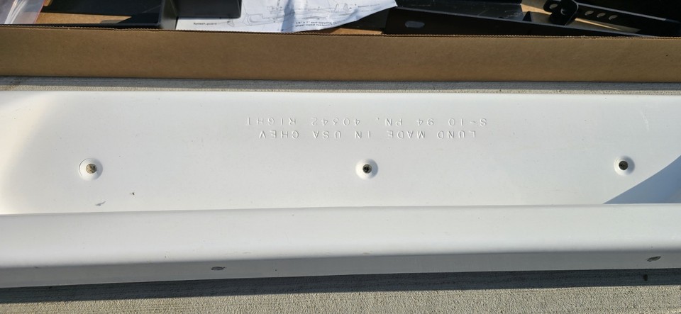 Lund Fiberglass Side Steps Running Boards StepMates 94-04 Chevy S10 51 ...