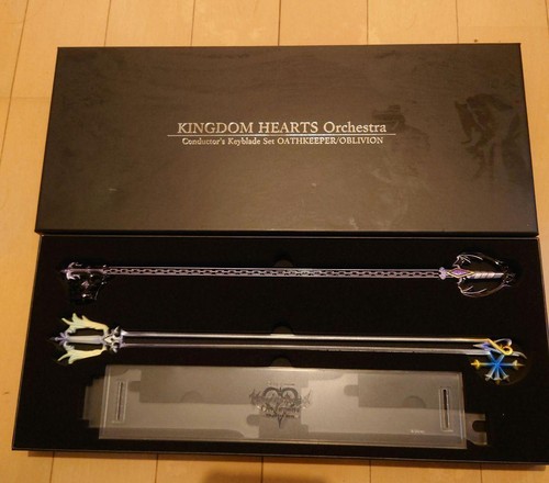 Kingdom Hearts Orchestra Conductor's Keyblade Set Oathkeeper/Oblivion ...
