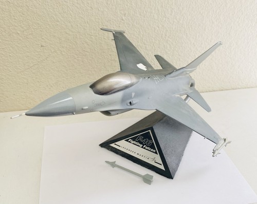Lockheed Martin F-16 Fighting Falcon Desk Model - Employee/Contractor ...