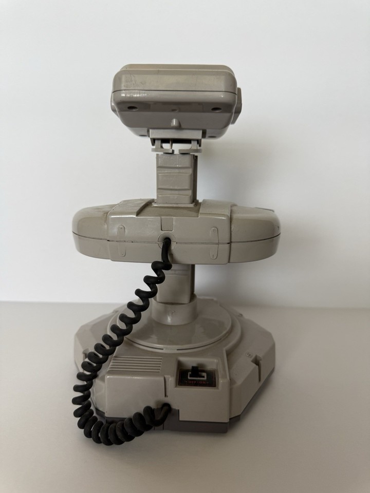 Nintendo R.O.B. Rob the Robot Robotic Operating Buddy NES-012 Powers On ...