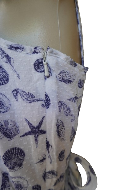 Brooks Brothers Red Fleece Sz 4 / 10 Au Seashell White & Blue Cotton ...