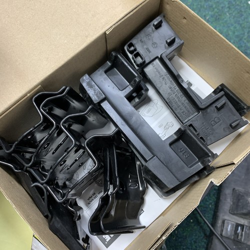 Thule Roof Bar Fitting Kit for Flush-mounted Roof Rails 186017 4 Pack ...