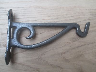 ANTIQUE RUSTIC CAST IRON HANGING BASKET HOOK BRACKET LIGHT BRACKET | eBay