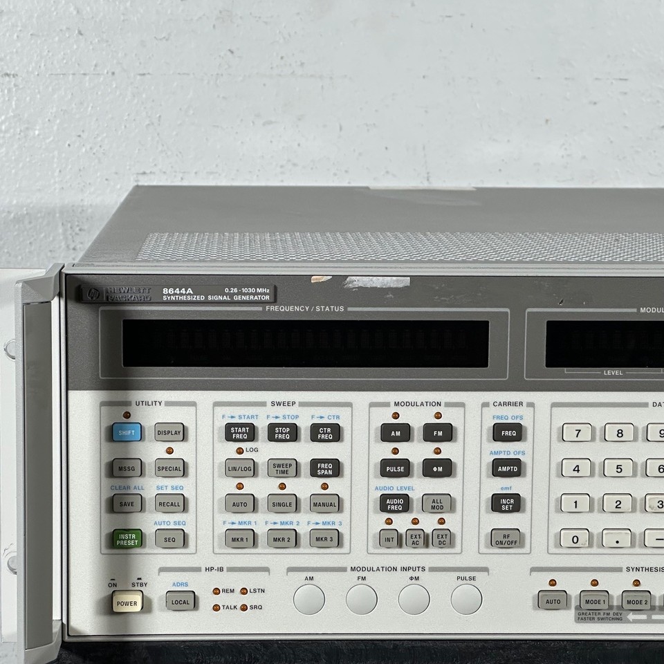 HP / Agilent 8644A 0.26 to 1030 MHz, Opt 003, 007 Synthesized Signal ...