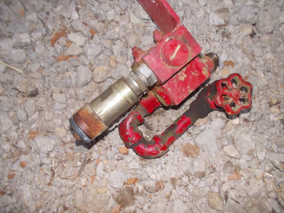 International 504 Utility tractor hydraulic outlet port control valve ...