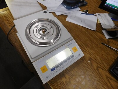 Sartorius Model: LP3200D Scale withYAC01LP Display Unit. No AC Adapter ...