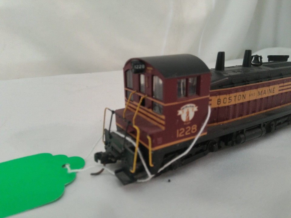 Athearn HO Scale ALCO S-4 Diesel Locomotive DC Boston and Maine #1228 ...