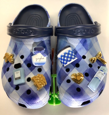 Bath & Body Works Gingham Crocs + 8 Jibbitz Gold Blue Charms Womens 8 ...