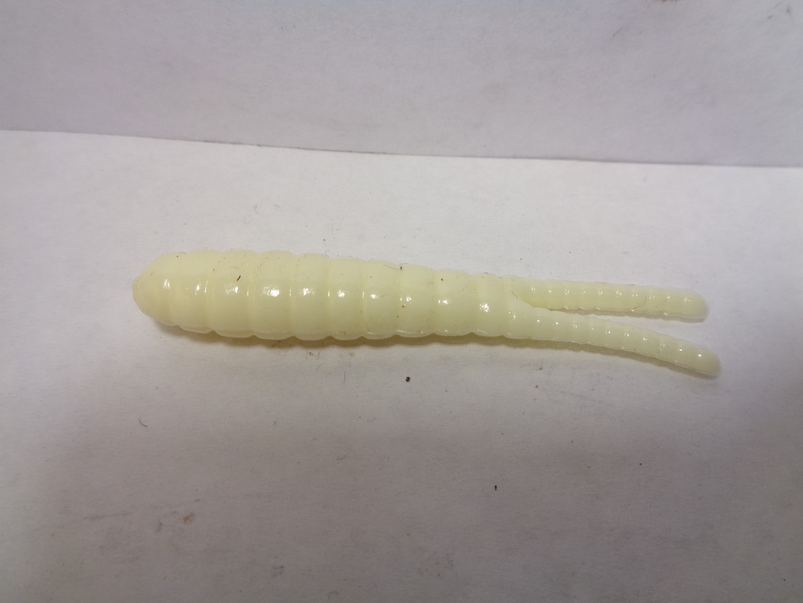 Bulk 2 3/4" Beetle Spin Split Tail Grub, White, 25 Count (New/Old Stock ...