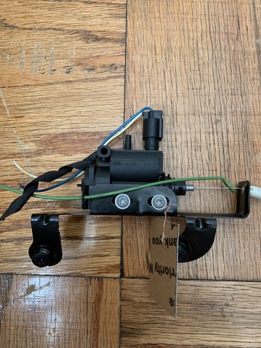 04-10 BMW E60 E61 FUEL FILLER DOOR LID FLAP RELEASE ACTUATOR ...