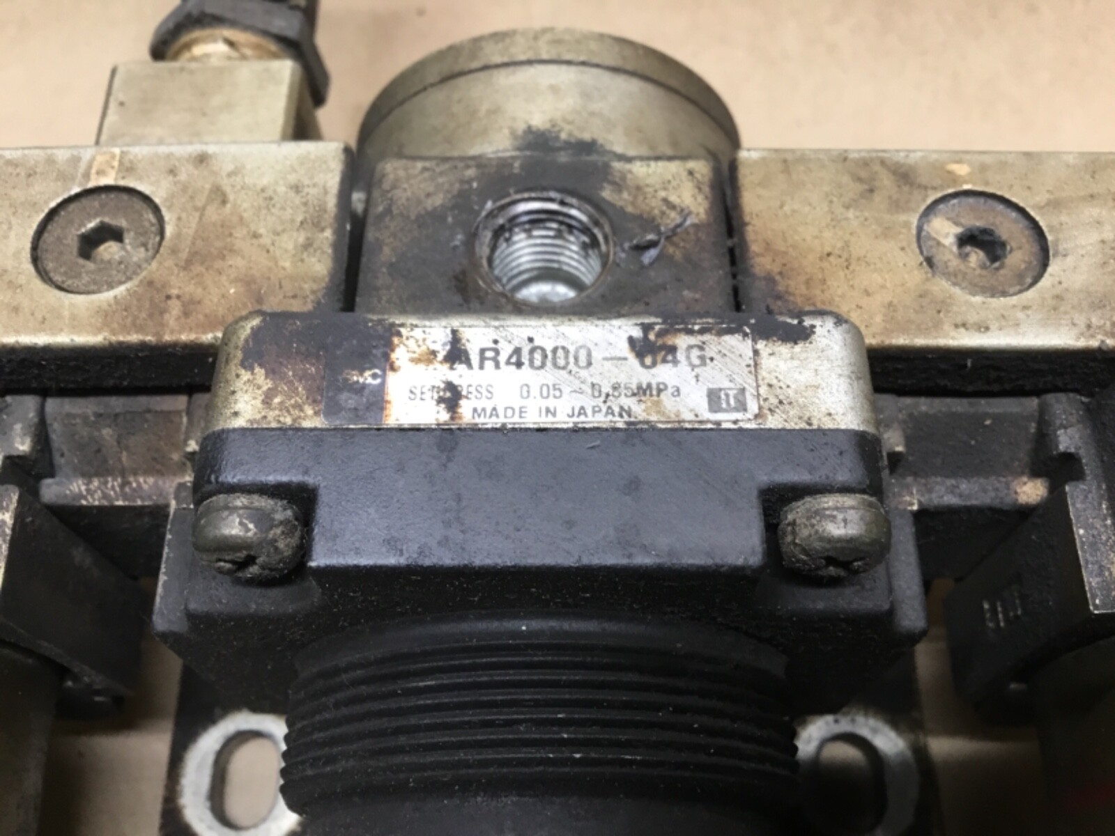 SMC Pneumatic Assembly AR4000-04G Regulator With Filters & Gauge ...