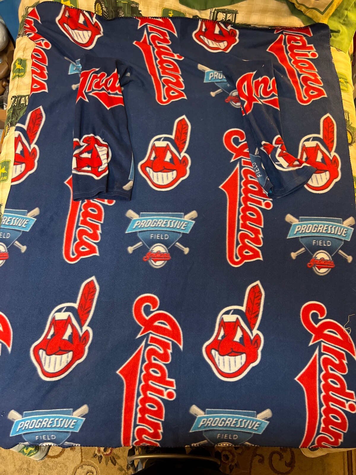 CHIEF WAHOO Cleveland Indians Fleece Snuggie / Blanket / Throw / Leg ...