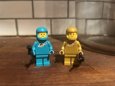 Pearl Gold/Turquoise Classic Spaceman Minifigures Lego Vending Machine ...