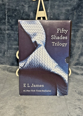 Fifty Shades Trilogy Set : Fifty Shades of Grey, Darker, Freed 3-Volume ...