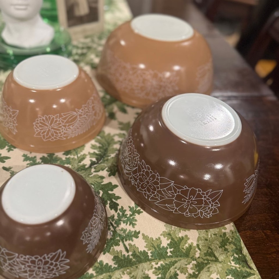 Vintage Nesting Pyrex Mixing Bowls - Set of Four | eBay