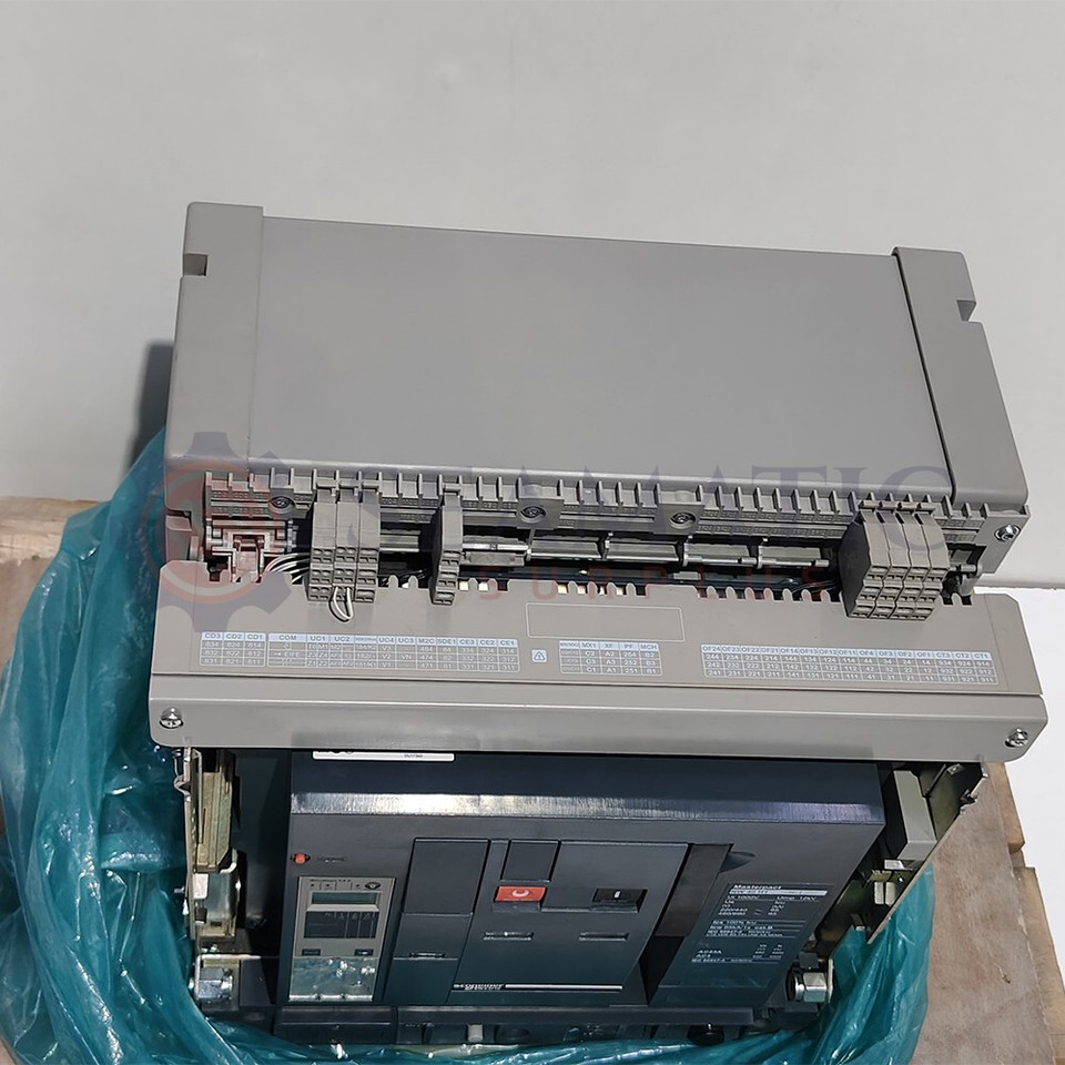 New Schneider Electric NW40H1 Air Circuit Breaker 4000A 3P, Drawout ...