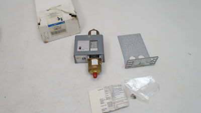 JOHNSON CONTROLS P74FA-1C DIFFERENTIAL PRESSURE CONTROL SWITCH | eBay