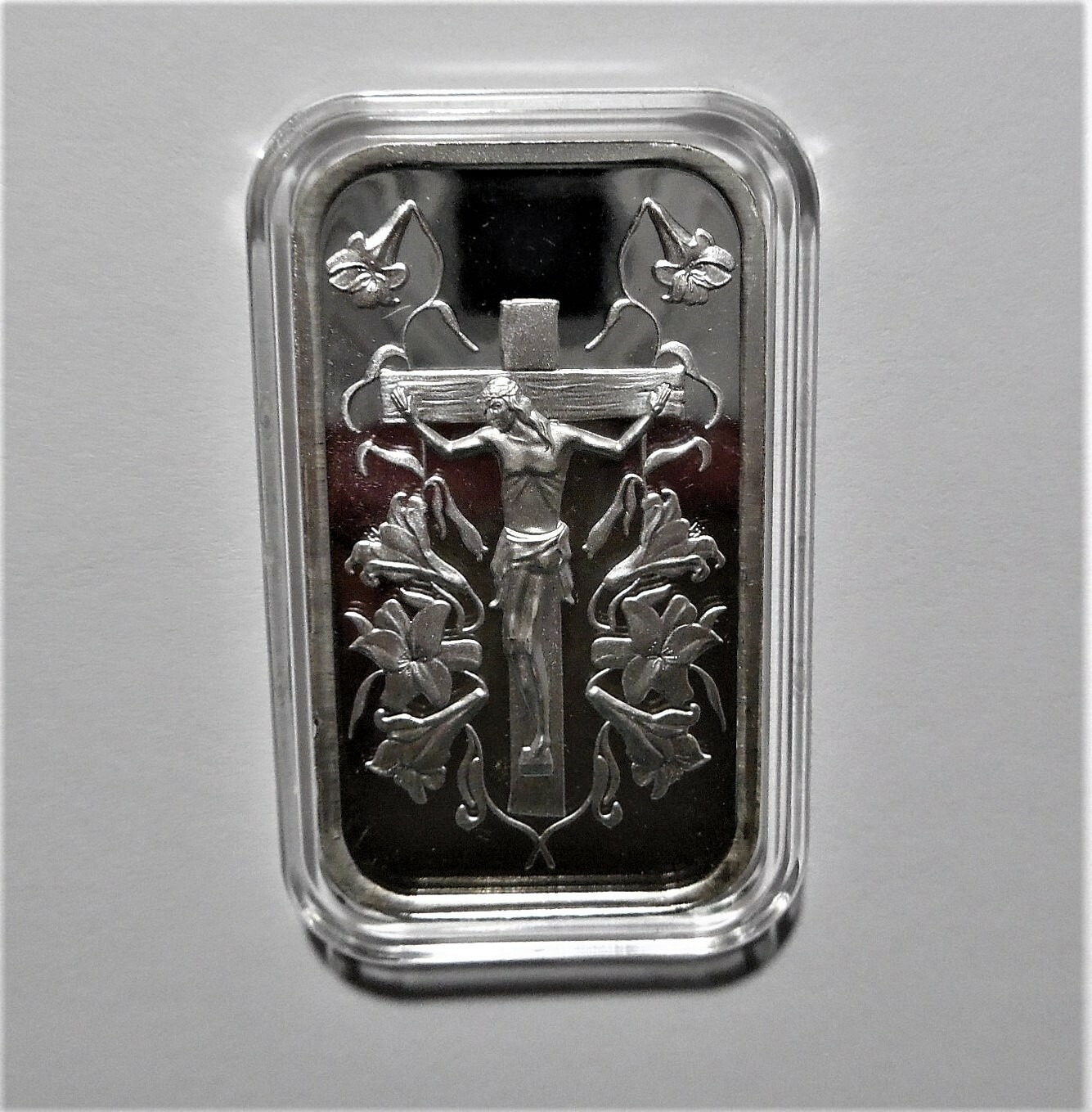 1oz JESUS ON THE CROSS .999 SILVER BAR ~ SEALED IN A HARD PLASTIC AIR ...